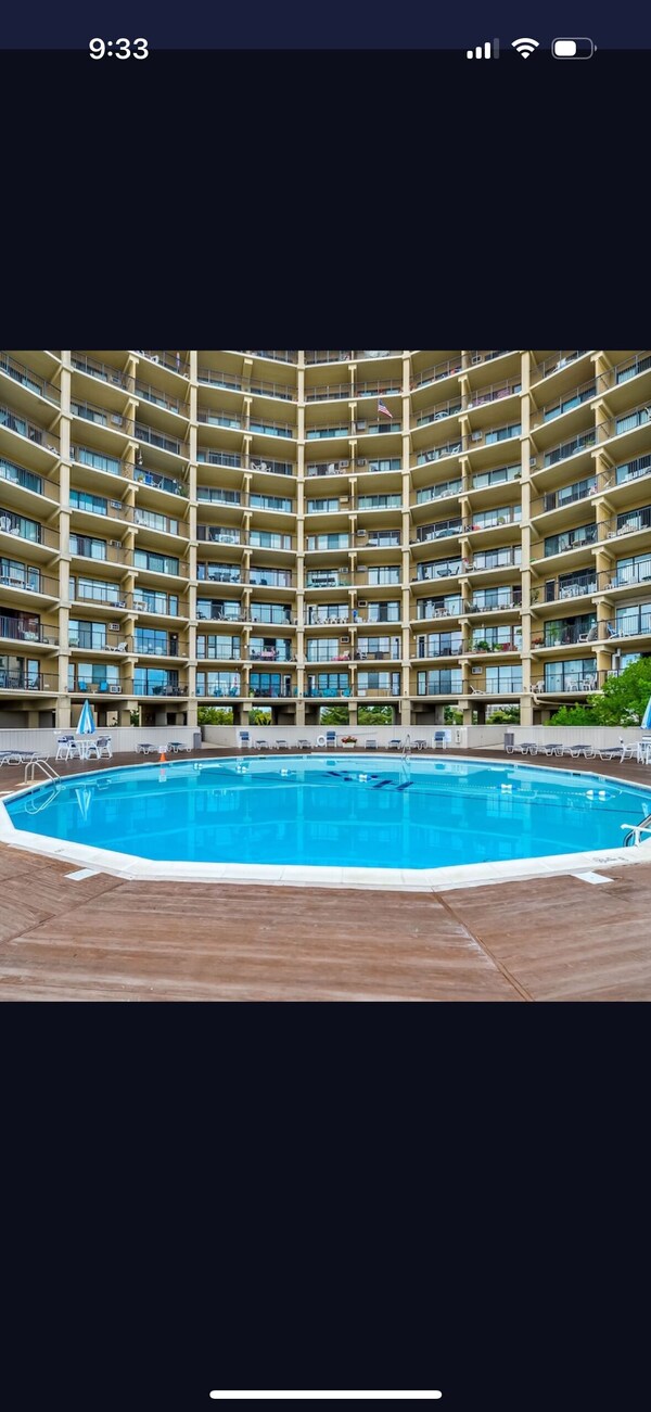 Cozy 1-bedroom Ocean Front Condo With Balcony, Pool, Wifi, Ac In Ocean City, Md. - Fenwick Island, DE