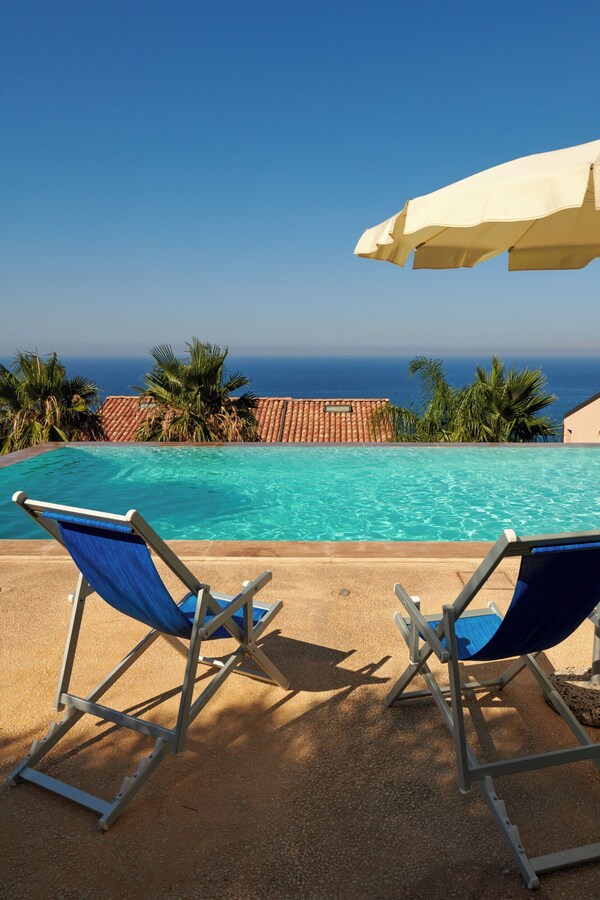 Stunning Tower, With Infinity Pool In Sicily - 세파루
