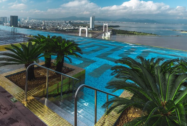 Premium Room With Infinity Pool & City View Near My Khe Beach - Da Nang