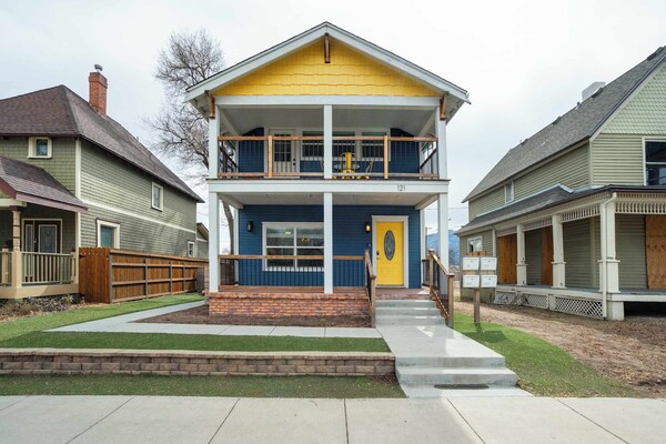 Modern Edge! Cozy & Stylish Downtown Retreat - Colorado Springs, CO