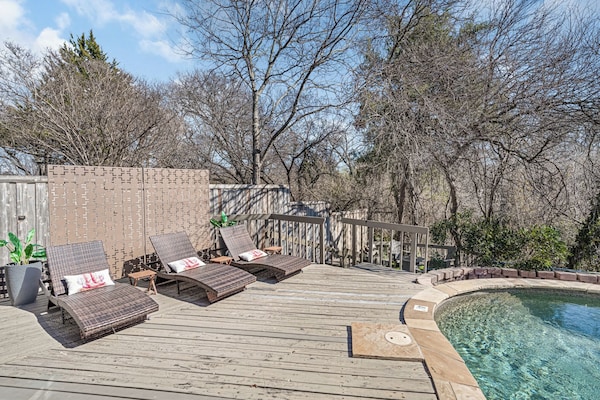 Elegant Ranch Escape + Pool - Mesquite, TX