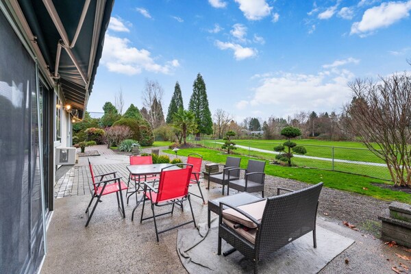 Incredible Golfside Single Level Ranch, Open Layout W/ Vintage Charm, Huge Patio, Close 2 Everything - Washougal, WA