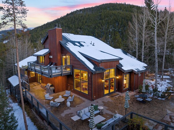 Luxury Mountain Estate W\/ Indoor Pool, Gym & Hot Tub Near Keystone | Sleeps 21 - Silverthorne, CO