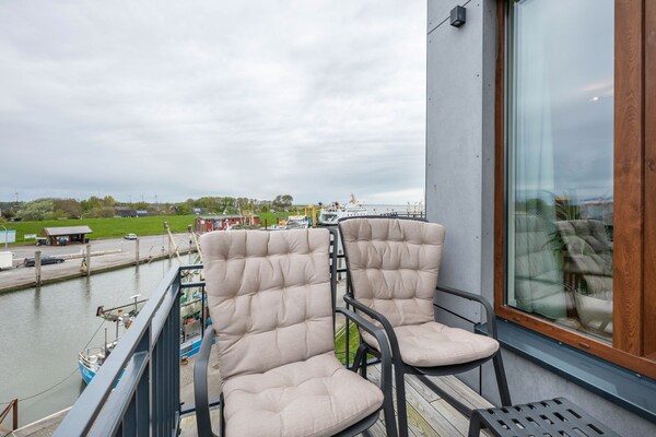 Ferienwohnung 'Möwe' Mit Meerblick Und Wi-fi - Hooge
