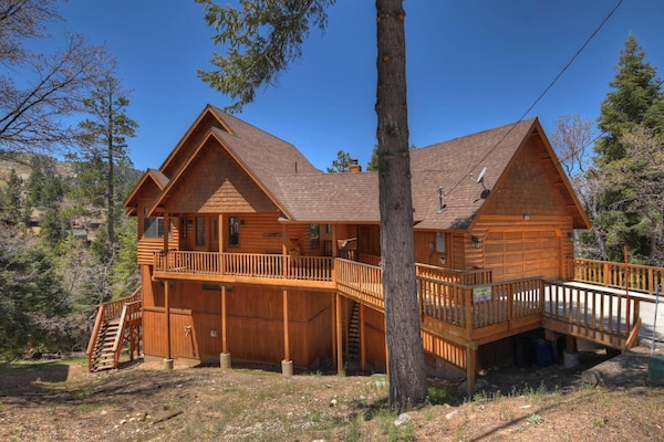Ski Slope & Lake Views - 4 Bedrooms - Walking Distance To Bear Mountain- Game Room W/ Pool Table & Large Smart Flat Screen Tv! - Big Bear, CA