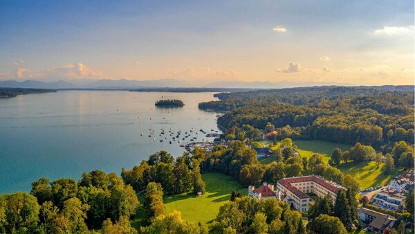 Hochwertige Villa Am Starnberger See Mit Pool - Berg