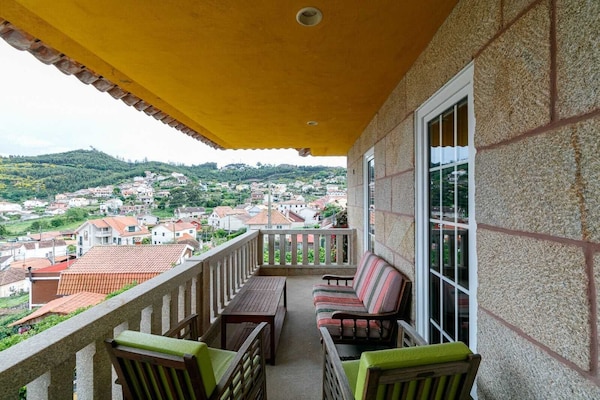 Primera Planta De Casa Con Finca Cerrada En Baiona. - Galicia