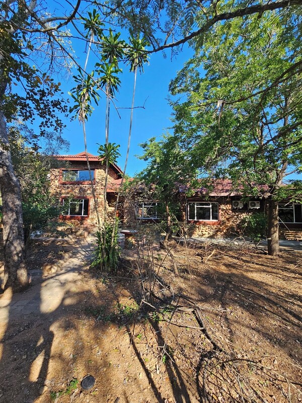 Luxury Guesthouse Co @ Flintstonehouse\n5bedroom House In Phenomenal Marloth Park - Marloth Park