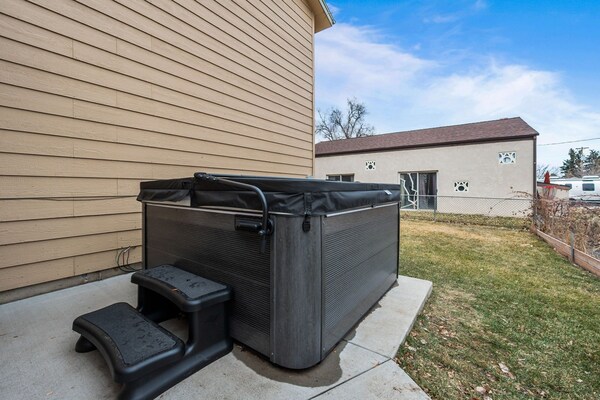 New Listing! Hot Tub & Gym | Minutes To Red Rocks Ampitheater - Lakewood, CO
