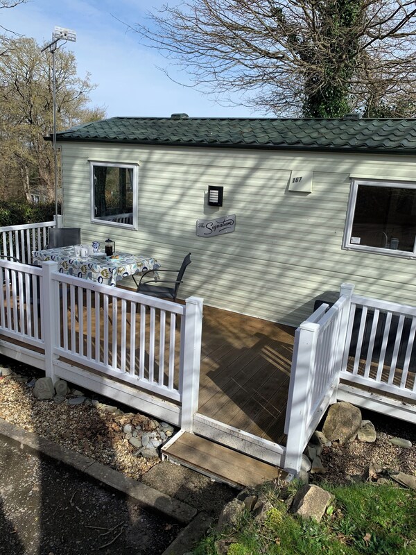 Lovely Peaceful Caravan Site Set In Wooded Grounds-private Access To The Beach - Minehead