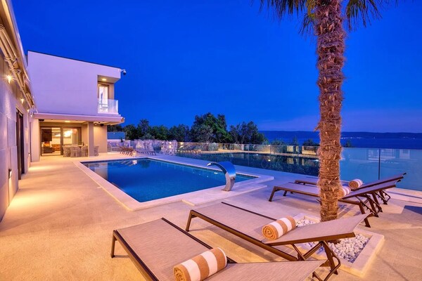 Elevated Luxury: Sea Villa Magic View In Podstrana - Omiš