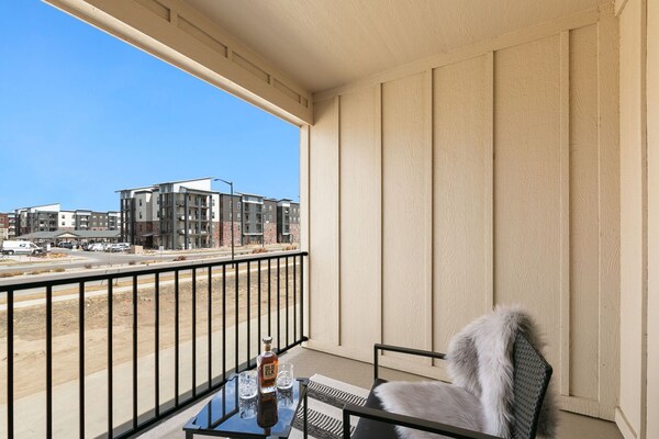Old Town Getaway Free Bikes & Private Balconies - Fort Collins, CO