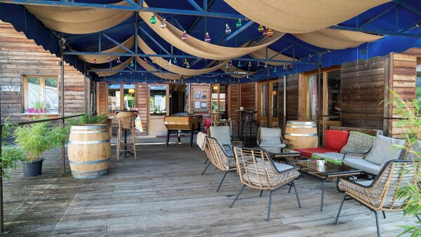 Privatisation Complète Du Village De La Champagne - Bar-sur-Aube