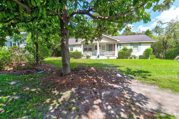 Charming 2-bedroom Cottage In Historic Downtown Summerville - Summerville, SC