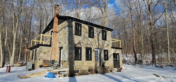 Clinton's Hidden Secret Renovated 2-bedroom Stonehouse With Wifi, Ac And More - Madison, CT