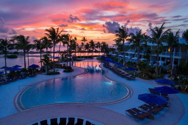 Majestic Stay | Kayaking. Three Bedroom Private Villa - Duck Key
