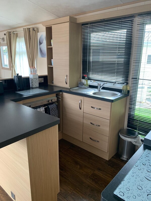 Valencia 2 Bedrooms Lakeside Lodge - Mersea Island