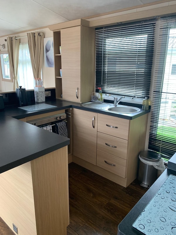 Valencia 2 Bedrooms Lakeside Lodge - Mersea Island