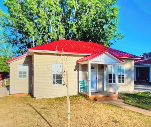 2 Houses/spa/gym/backyard/walk To: Hiking-museums-restaurants-shops/sleeps 10+ - Kanab, UT