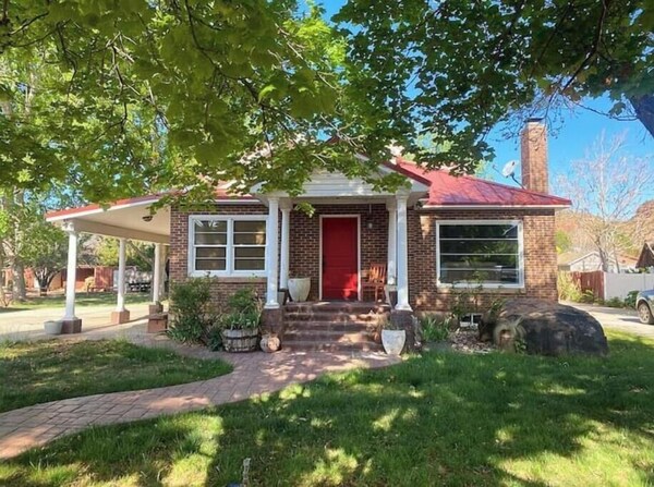 Grammie's Manor & Cottage,2houses, Slp17; Hottub+gym+sauna+firepit+yard/downtown - Utah