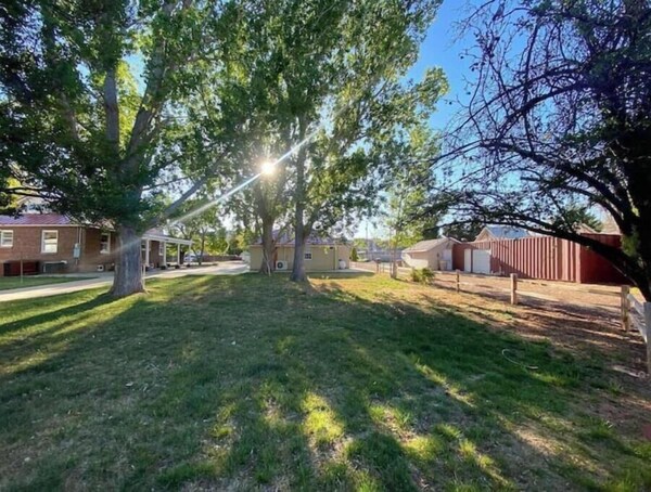 Family Reunion 3 Homes+yard+hot Tub+gym+sauna+walk To: Hiking/restaurants/shops - Utah