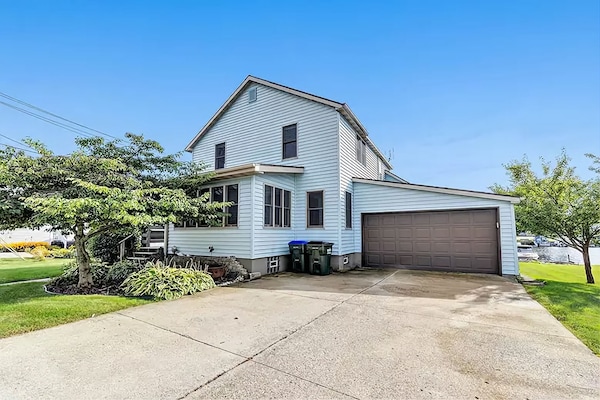 Waterfront Getaway With Boat Slip/dock And Spectacular Sunsets On Ahnapee River - Door County, WI