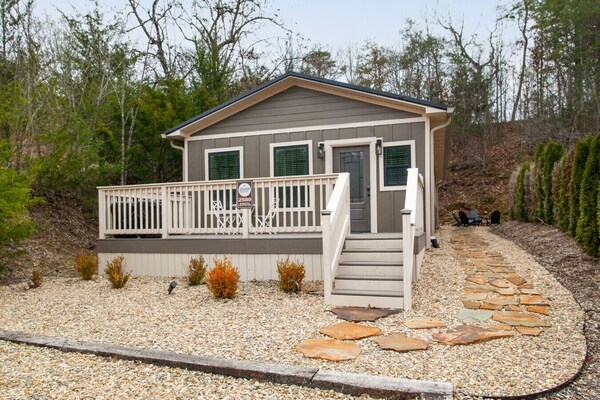 Whiskey Barrel W/ Hot Tub, Arcade Game & Fire Pit! - Dandridge, TN