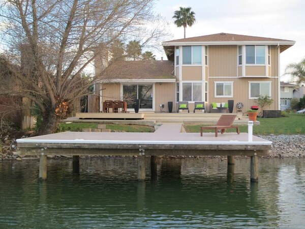 Charming 3 Bedroom Lake Front House With Fast Wifi In Discovery Bay - Discovery Bay, CA