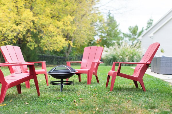 Abe's Hideaway - Arcade, Hot Tub, Home Theater - Quiet Upscale Neighborhood - Springfield, IL