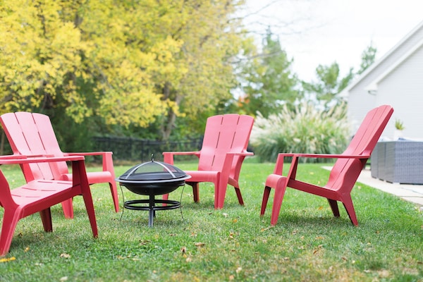 Abe's Hideaway - Arcade, Hot Tub, Home Theater - Quiet Upscale Neighborhood - Springfield, IL