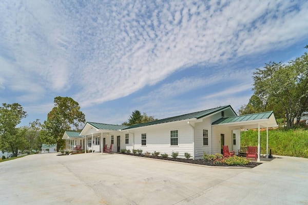 Charming Lodge 1.5 To Dollywood - Sevierville, TN