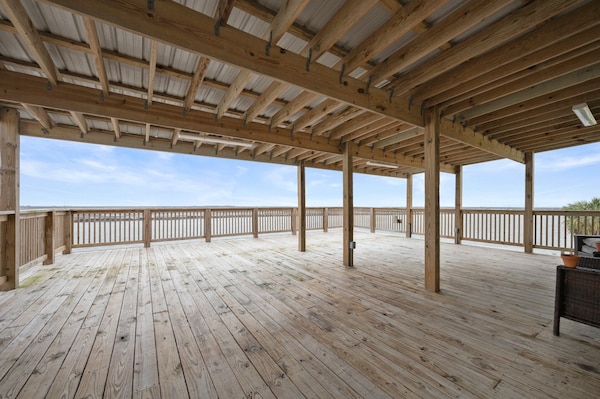 Fourhon Paradise: Steps Away From Your Next Adventure - Grand Isle, LA
