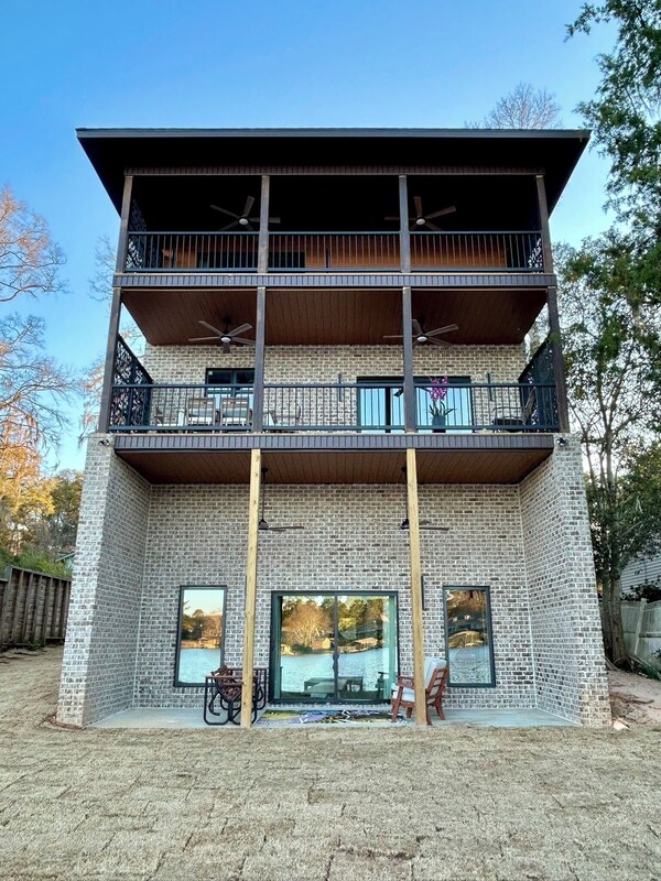 Newly Built, Modern Home Sleeps 10 On Houston Lake In Beautiful Perry, Ga! - Warner Robins, GA