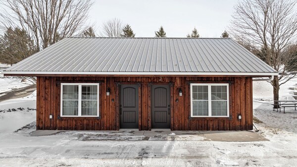 8 Boutique Suites, Perfect For Groups & Events - Skaneateles Lake, NY