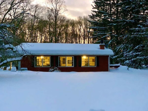 The Game Cabin At Rustic River - Geneva-on-the-Lake, OH