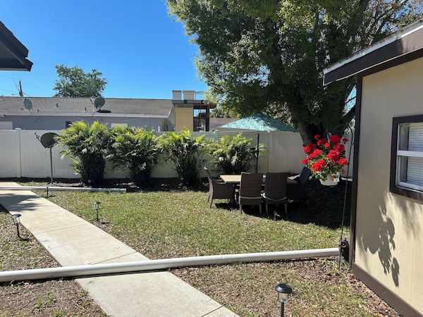 Charming Tiny House-studio With Wifi And Ac Close To Tampa International Airport - Aéroport de Tampa (TPA)