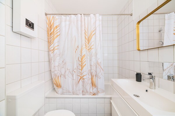 Smart Home - Wuppertal - Perfect For 6-8 Guests! Central - Parking - Netflix - Wuppertal
