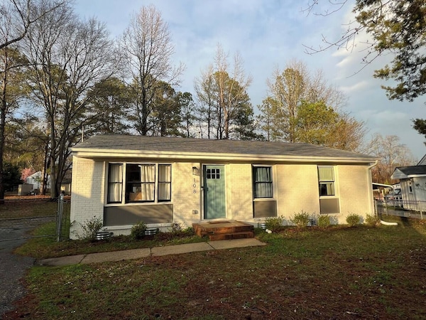 Ranch Home On Quiet Court Between Raleigh And Garner - Clayton, NC