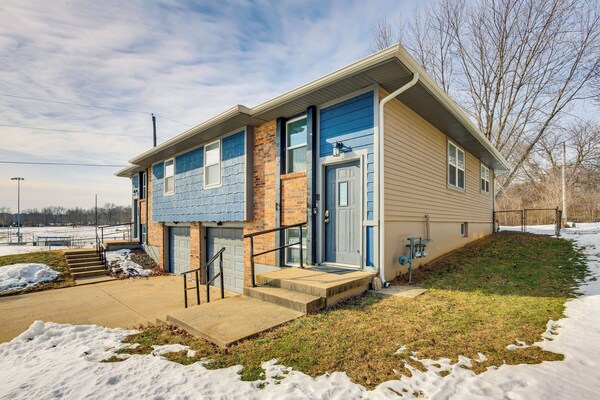 1 Mi To Truman Library: Apt W\/ Large Yard! - Independence, MO