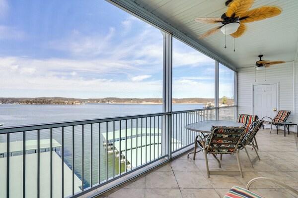 5th-floor Lakefront Condo: Elevator + Pool Access! - Osage Beach, MO
