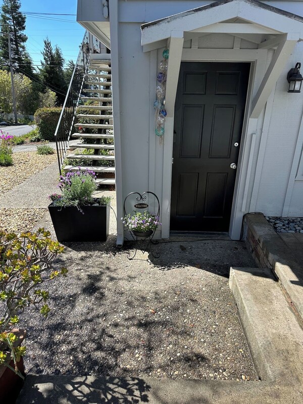 Cozy 1-bedroom Apartment, Close To Beach. - Half Moon Bay, CA