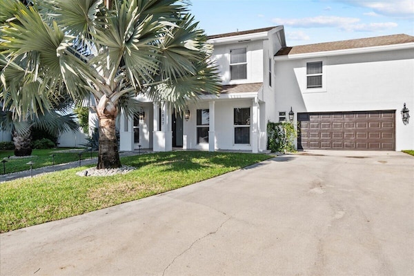 Luxurious Equestrian Lakeside Oasiswellington - Royal Palm Beach, FL