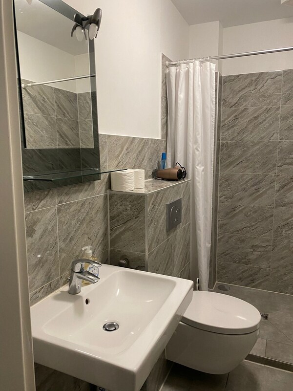 Wilhelmstraße 19 W2 - 2 Bedrooms With Parking Space - Neumünster