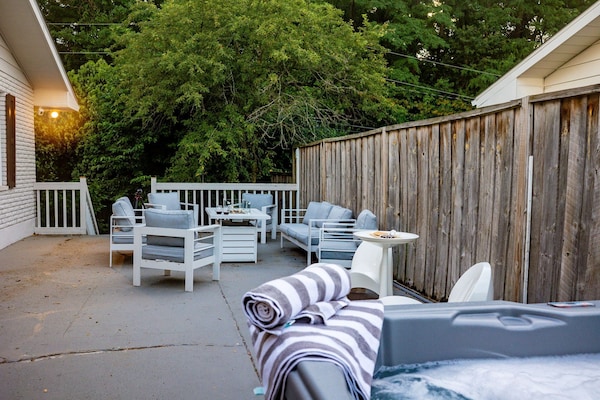 Walk To Nd - Sauna+ Hottub + Pooltable - Sleeps Whole Family - South Bend, IN