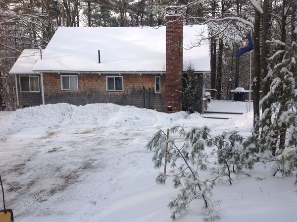 Welcoming 3-bedroom 1.5 Bath Chalet With Wifi In Wolfeboro - Wolfeboro, NH