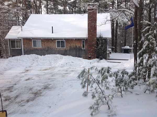 Welcoming 3-bedroom 1.5 Bath Chalet With Wifi In Wolfeboro - Lake Winnipesaukee, NH