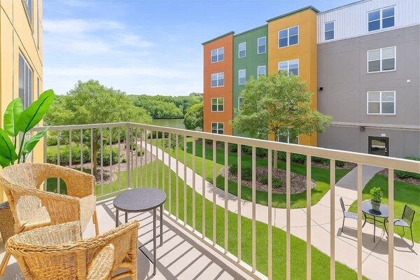 Rivernest 2br | 2 Queens+ Xcel Arena +Free Parking - Xcel Energy Center