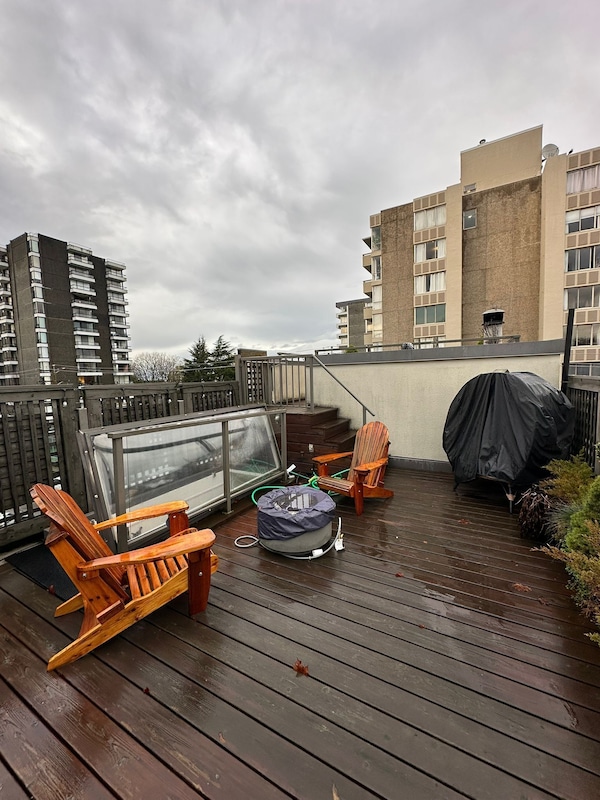 Heritage Townhome Steps From The Beach In Kitsilano With Private Rooftop Patio - West Vancouver