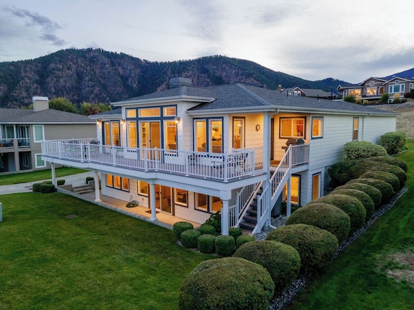 Bright Water Sunrise Home At Wapato Point Resort 5-bed Close To Sandy Beach/pool - Washington