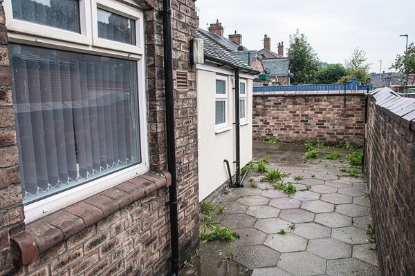 Room 2 Double Bedroom, Stoke-on-trent. - Stoke-on-Trent